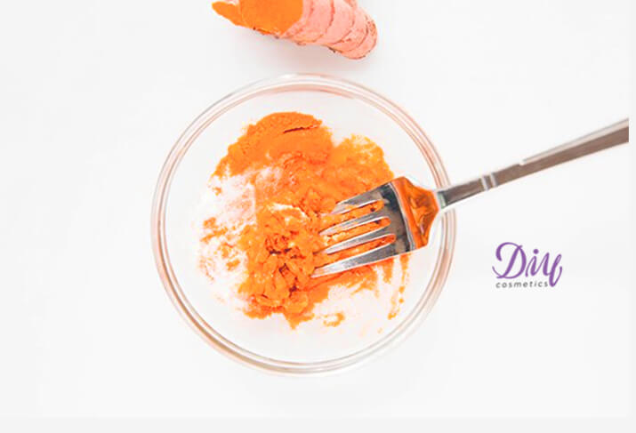 How to Prepare Homemade Toothpaste with Turmeric?